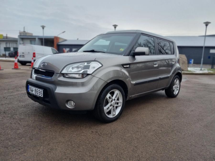 Brown Kia Soul 2009 in Riga, with an engine capacity of 1.60 L and mileage of 212 thousand km for 3990 €, photo 4 on AUTOMOTO.COM.LV