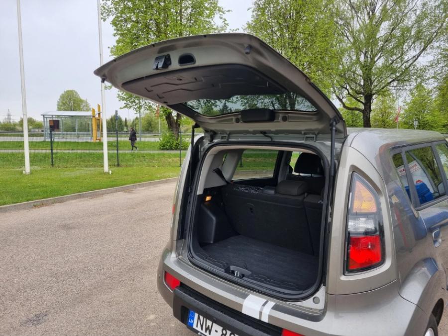 Brown Kia Soul 2009 in Riga, with an engine capacity of 1.60 L and mileage of 212 thousand km for 3990 €, photo 7 on AUTOMOTO.COM.LV