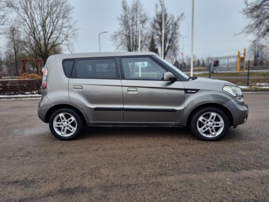 Brown Kia Soul 2009 in Riga, with an engine capacity of 1.60 L and mileage of 212 thousand km for 3990 €, photo 16 on AUTOMOTO.COM.LV