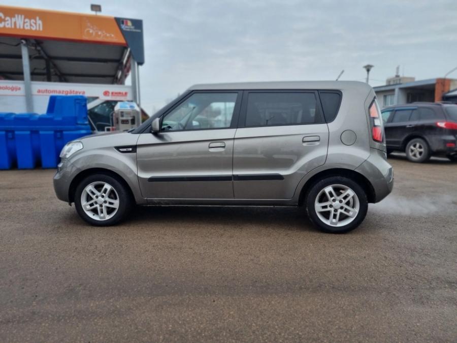 Brown Kia Soul 2009 in Riga, with an engine capacity of 1.60 L and mileage of 212 thousand km for 3990 €, photo 22 on AUTOMOTO.COM.LV
