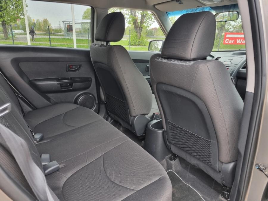 Brown Kia Soul 2009 in Riga, with an engine capacity of 1.60 L and mileage of 212 thousand km for 3990 €, photo 23 on AUTOMOTO.COM.LV