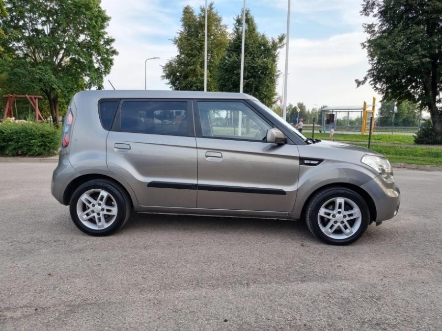 Brown Kia Soul 2009 in Riga, with an engine capacity of 1.60 L and mileage of 212 thousand km for 3990 €, photo 44 on AUTOMOTO.COM.LV