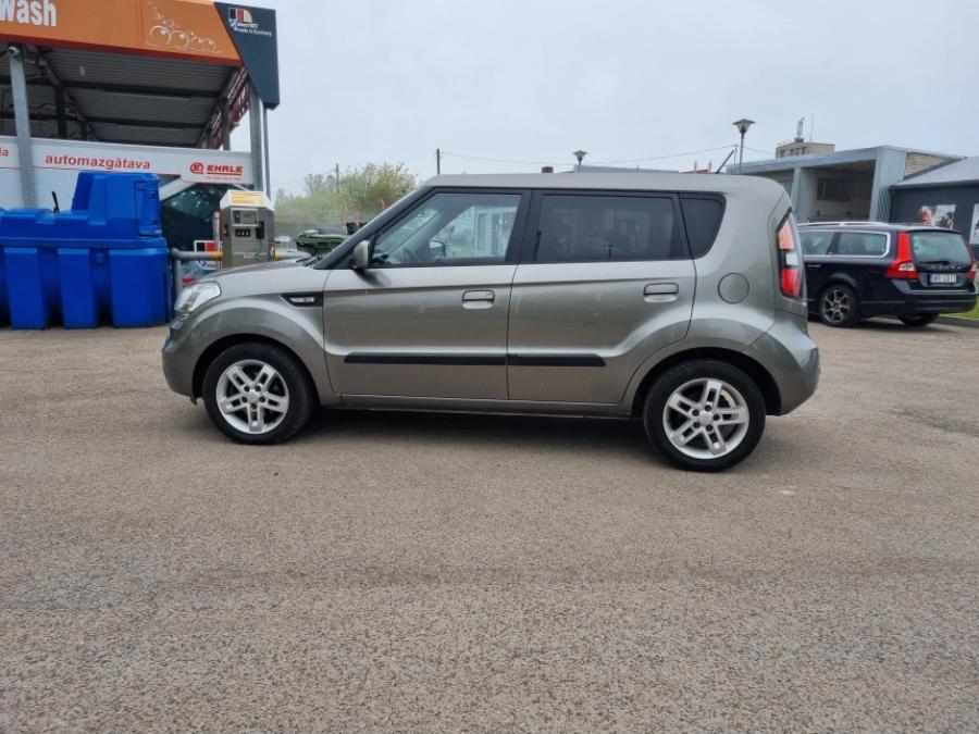 Brown Kia Soul 2009 in Riga, with an engine capacity of 1.60 L and mileage of 212 thousand km for 3990 €, photo 57 on AUTOMOTO.COM.LV