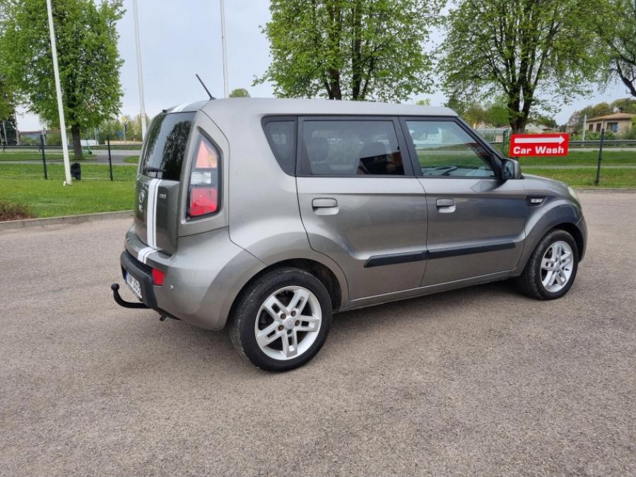 Brown Kia Soul 2009 in Riga, with an engine capacity of 1.60 L and mileage of 212 thousand km for 3990 €, photo 71 on AUTOMOTO.COM.LV