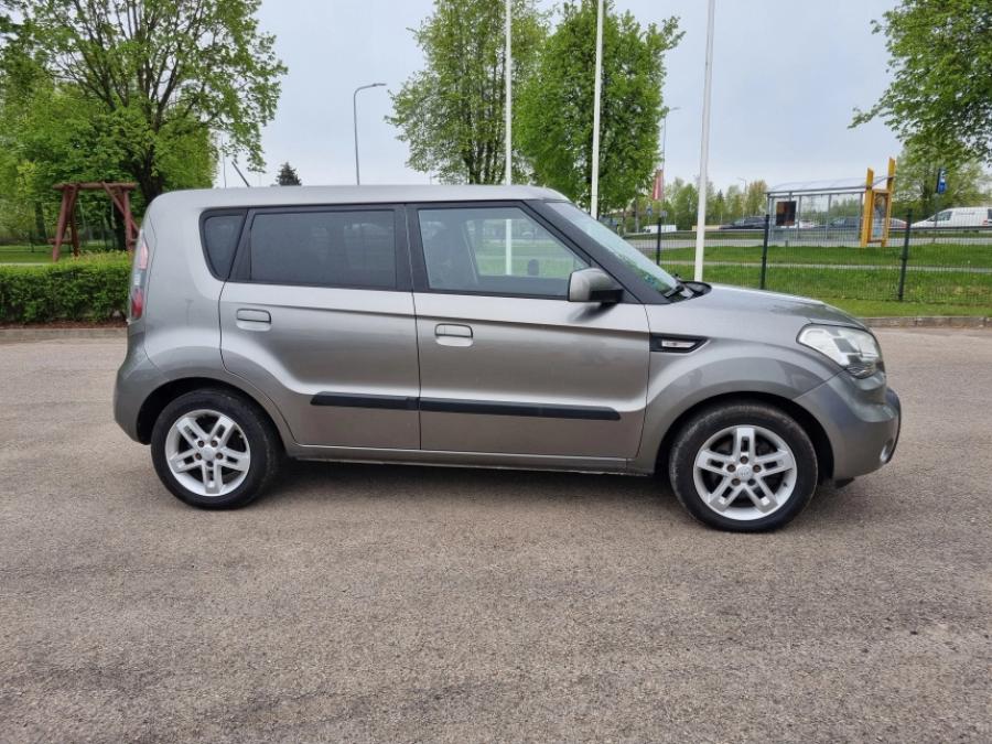 Brown Kia Soul 2009 in Riga, with an engine capacity of 1.60 L and mileage of 212 thousand km for 3990 €, photo 76 on AUTOMOTO.COM.LV