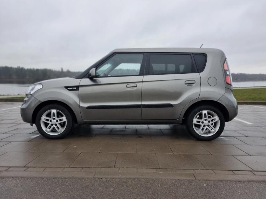 Brown Kia Soul 2009 in Riga, with an engine capacity of 1.60 L and mileage of 212 thousand km for 3990 €, photo 90 on AUTOMOTO.COM.LV