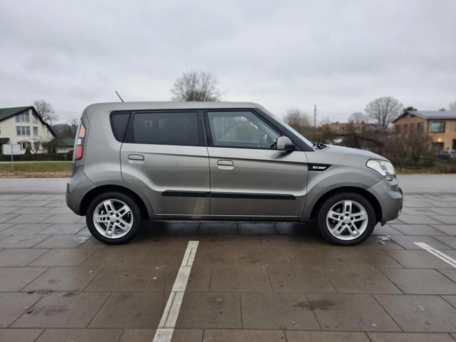 Brown Kia Soul 2009 in Riga, with an engine capacity of 1.60 L and mileage of 212 thousand km for 3990 €, photo 94 on AUTOMOTO.COM.LV
