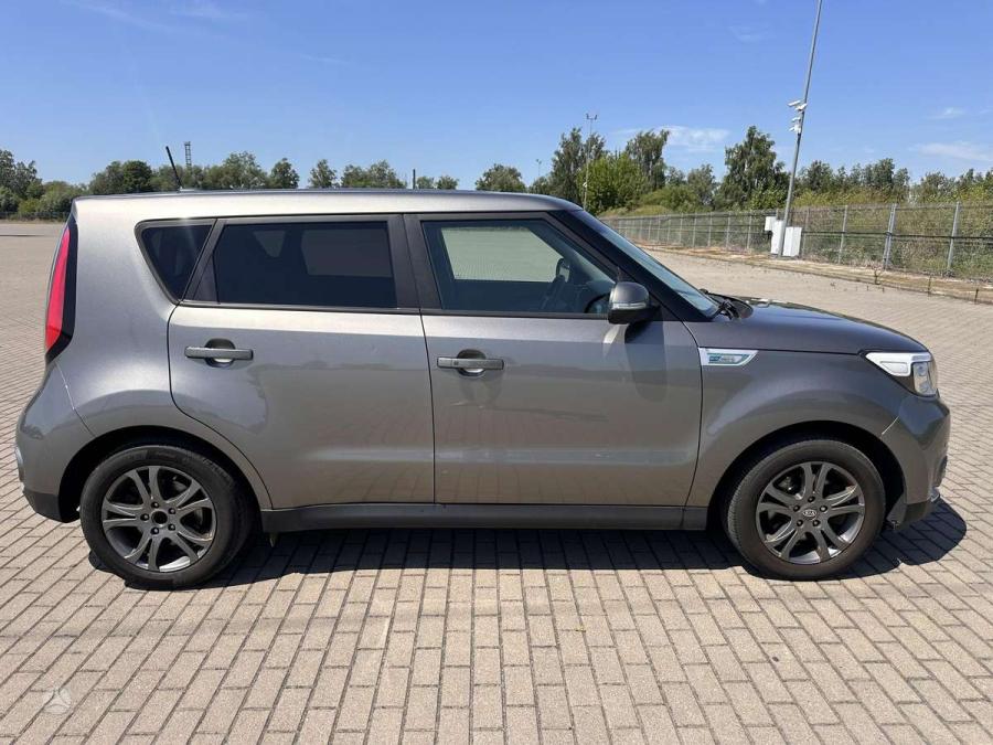 Brūns Kia Soul 2016 Marijampole, ar dzinēja tilpumu 0.00 L un nobraukumu 160 tūkst. km par 3200 €, foto 5 vietnē AUTOMOTO.COM.LV