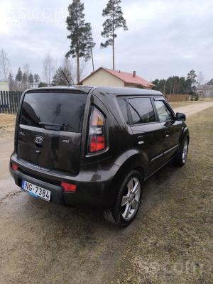 Brown Kia Soul 2009 in Riga, with an engine capacity of 1.60 L and mileage of 262 thousand km for 4300 €, photo 5 on AUTOMOTO.COM.LV