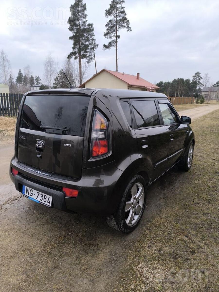 Brown Kia Soul 2009 in Riga, with an engine capacity of 1.60 L and mileage of 262 thousand km for 4300 €, photo 5 on AUTOMOTO.COM.LV