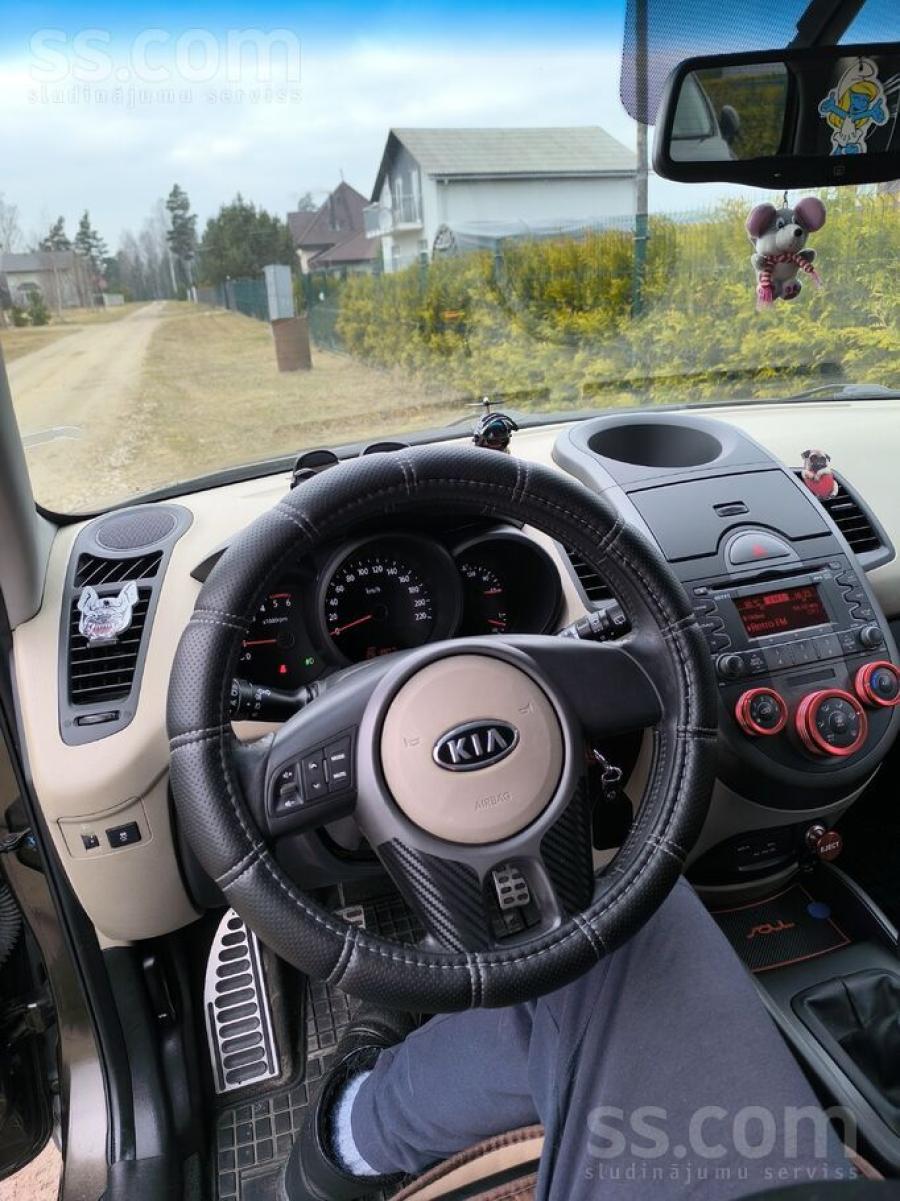 Brown Kia Soul 2009 in Riga, with an engine capacity of 1.60 L and mileage of 262 thousand km for 4300 €, photo 7 on AUTOMOTO.COM.LV