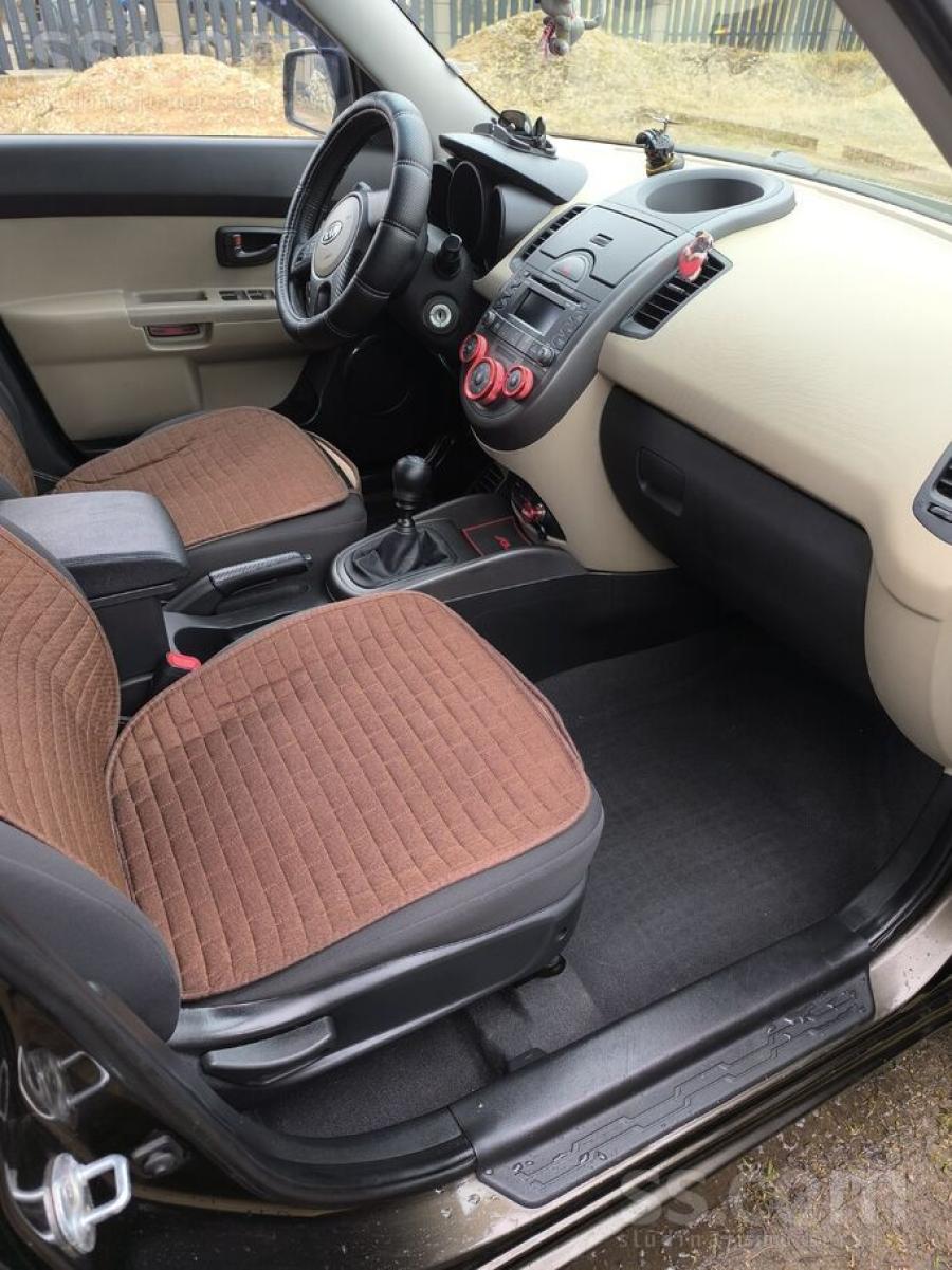 Brown Kia Soul 2009 in Riga, with an engine capacity of 1.60 L and mileage of 262 thousand km for 4300 €, photo 8 on AUTOMOTO.COM.LV