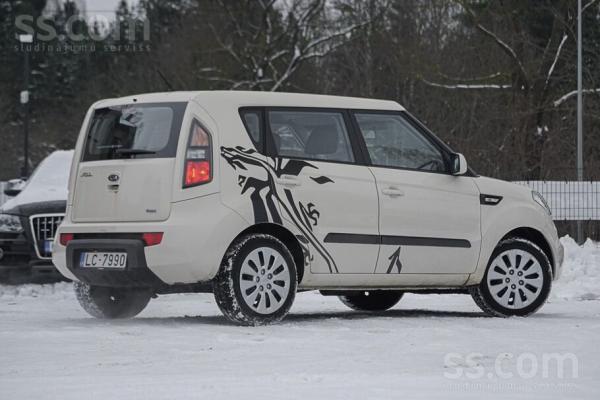 Brown Kia Soul 2011 in Riga, with an engine capacity of 1.60 L and mileage of 206 thousand km for 2990 €, photo 4 on AUTOMOTO.COM.LV