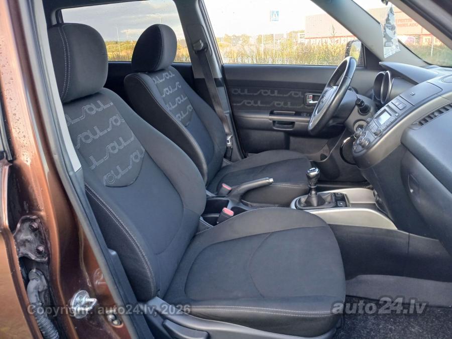 Brown Kia Soul 2012 in Tallinn, with an engine capacity of 1.60 L and mileage of 286 thousand km for 3333 €, photo 13 on AUTOMOTO.COM.LV