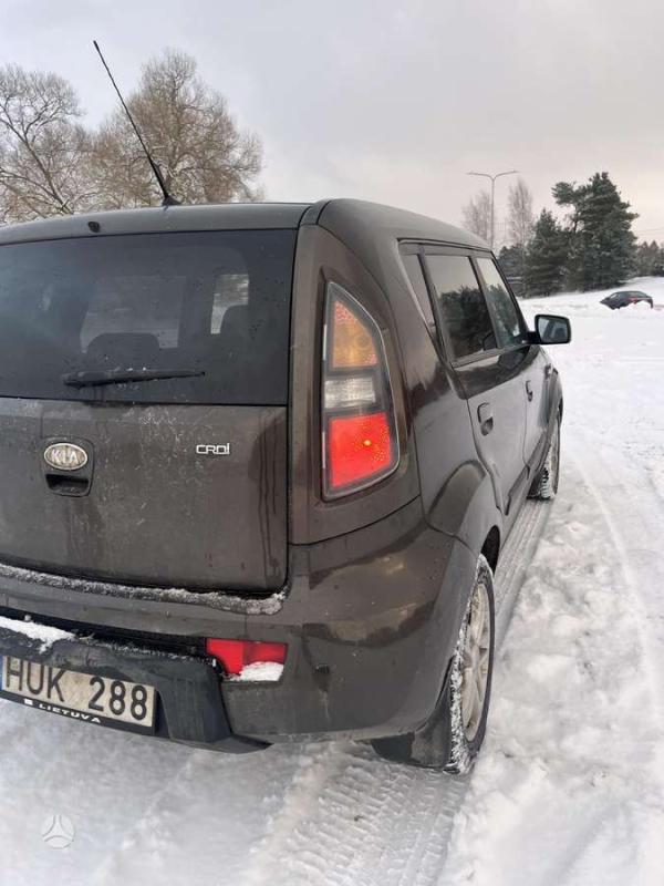 Brown Kia Soul 2010 in Utena, with an engine capacity of 1.60 L and mileage of 230 thousand km for 2300 €, photo 2 on AUTOMOTO.COM.LV