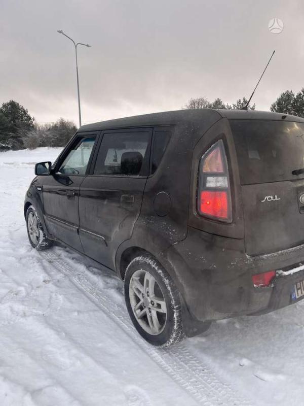 Brown Kia Soul 2010 in Utena, with an engine capacity of 1.60 L and mileage of 230 thousand km for 2300 €, photo 4 on AUTOMOTO.COM.LV