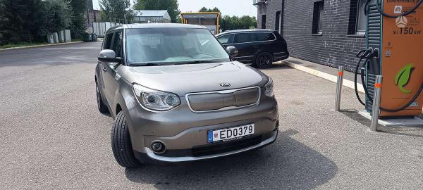 Grey Kia Soul 2015 in Sakiai, with an engine capacity of 0.00 L and mileage of 136 thousand km for 5900 €, photo 1 on AUTOMOTO.COM.LV