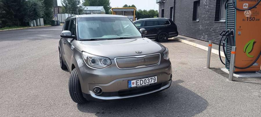 Pelēks Kia Soul 2015 Šakiai, ar dzinēja tilpumu 0.00 L un nobraukumu 136 tūkst. km par 5900 €, foto 1 vietnē AUTOMOTO.COM.LV