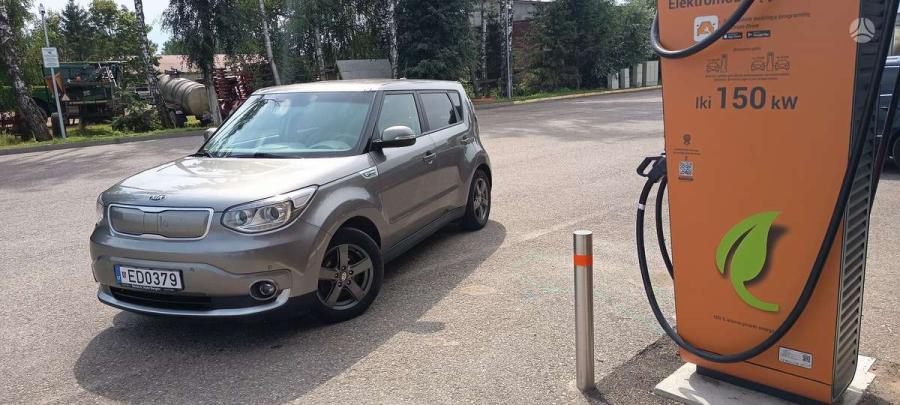 Pelēks Kia Soul 2015 Šakiai, ar dzinēja tilpumu 0.00 L un nobraukumu 136 tūkst. km par 5900 €, foto 3 vietnē AUTOMOTO.COM.LV