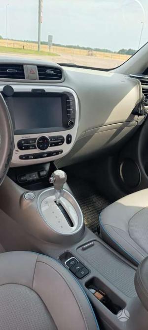 Pelēks Kia Soul 2015 Šakiai, ar dzinēja tilpumu 0.00 L un nobraukumu 136 tūkst. km par 5900 €, foto 13 vietnē AUTOMOTO.COM.LV