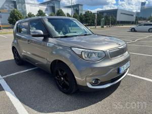 Pelēks Kia Soul 2018 Rīga, ar dzinēja tilpumu 0.00 L un nobraukumu 72 tūkst. km par 8800 €, foto  vietnē AUTOMOTO.COM.LV