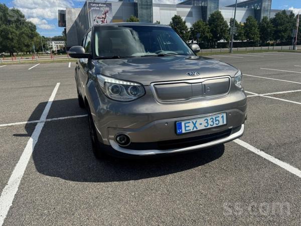 Grey Kia Soul 2018 in Riga, with an engine capacity of 0.00 L and mileage of 72 thousand km for 8800 €, photo 2 on AUTOMOTO.COM.LV