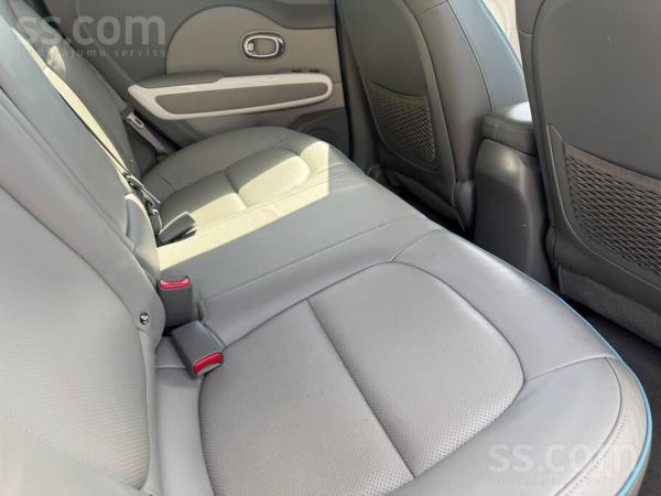 Grey Kia Soul 2018 in Riga, with an engine capacity of 0.00 L and mileage of 72 thousand km for 8800 €, photo 9 on AUTOMOTO.COM.LV