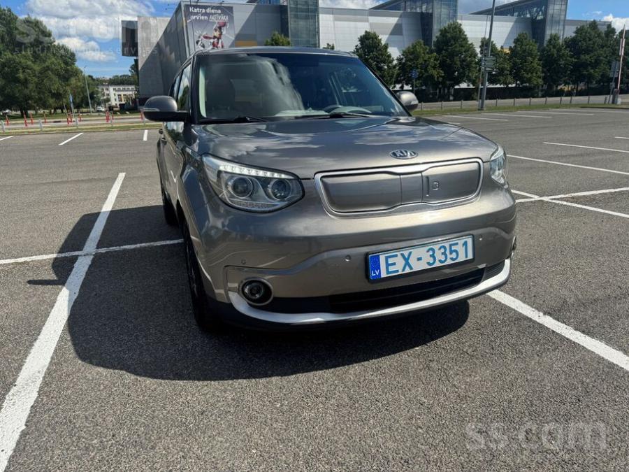 Pelēks Kia Soul 2018 Rīga, ar dzinēja tilpumu 0.00 L un nobraukumu 72 tūkst. km par 8800 €, foto 3 vietnē AUTOMOTO.COM.LV
