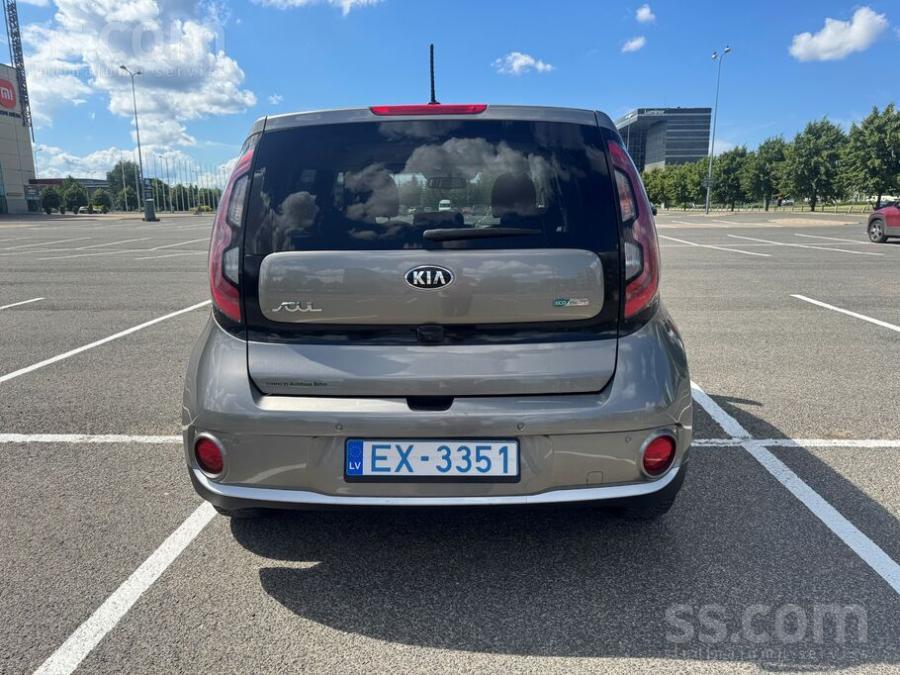 Pelēks Kia Soul 2018 Rīga, ar dzinēja tilpumu 0.00 L un nobraukumu 72 tūkst. km par 8800 €, foto 6 vietnē AUTOMOTO.COM.LV