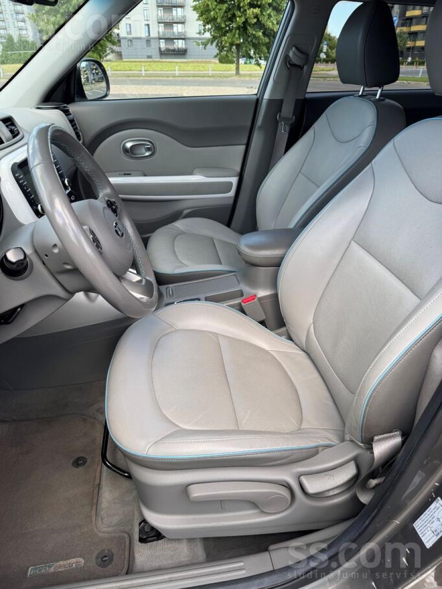 Pelēks Kia Soul 2018 Rīga, ar dzinēja tilpumu 0.00 L un nobraukumu 72 tūkst. km par 8800 €, foto 9 vietnē AUTOMOTO.COM.LV