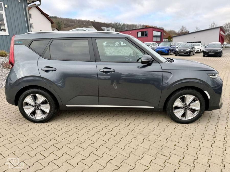 Grey Kia Soul 2021 in Kaunas, with an engine capacity of 0.00 L and mileage of 18 thousand km for 22724 €, photo 7 on AUTOMOTO.COM.LV