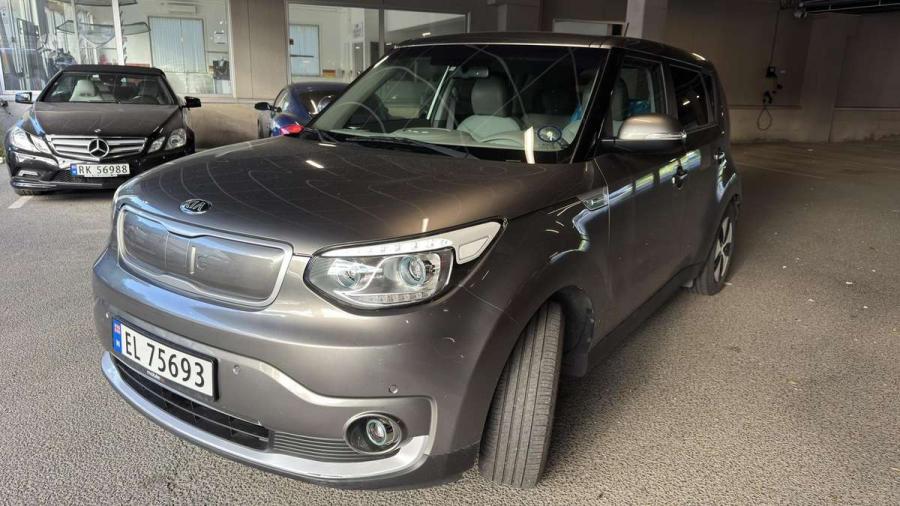 Grey Kia Soul 2015 in Kaunas, with an engine capacity of 0.00 L and mileage of 75 thousand km for 4350 €, photo 1 on AUTOMOTO.COM.LV