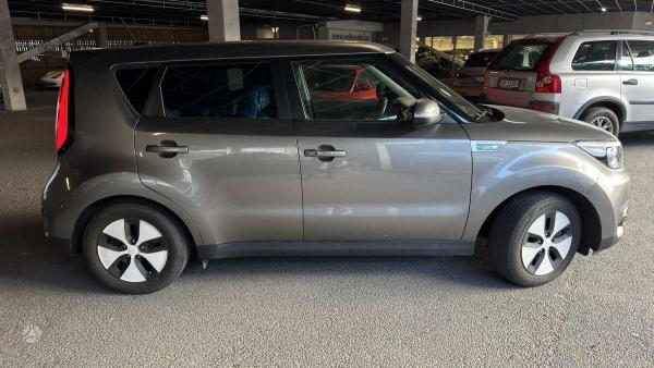 Grey Kia Soul 2015 in Kaunas, with an engine capacity of 0.00 L and mileage of 75 thousand km for 4350 €, photo 5 on AUTOMOTO.COM.LV