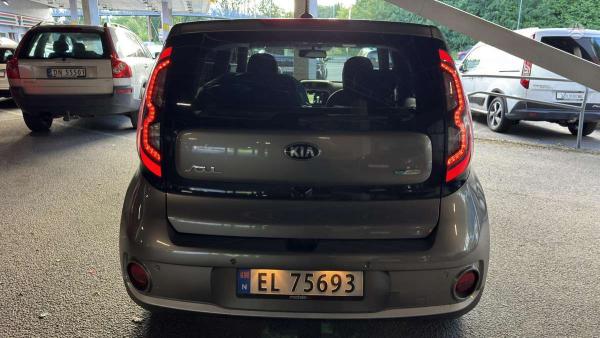 Grey Kia Soul 2015 in Kaunas, with an engine capacity of 0.00 L and mileage of 75 thousand km for 4350 €, photo 7 on AUTOMOTO.COM.LV