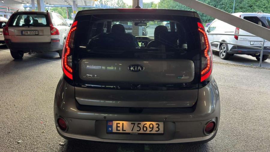 Grey Kia Soul 2015 in Kaunas, with an engine capacity of 0.00 L and mileage of 75 thousand km for 4350 €, photo 8 on AUTOMOTO.COM.LV