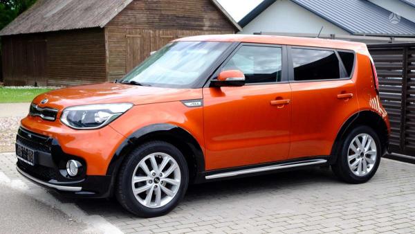 Orange Kia Soul 2018 in Marijampole, with an engine capacity of 1.60 L and mileage of 97 thousand km for 8700 €, photo 3 on AUTOMOTO.COM.LV