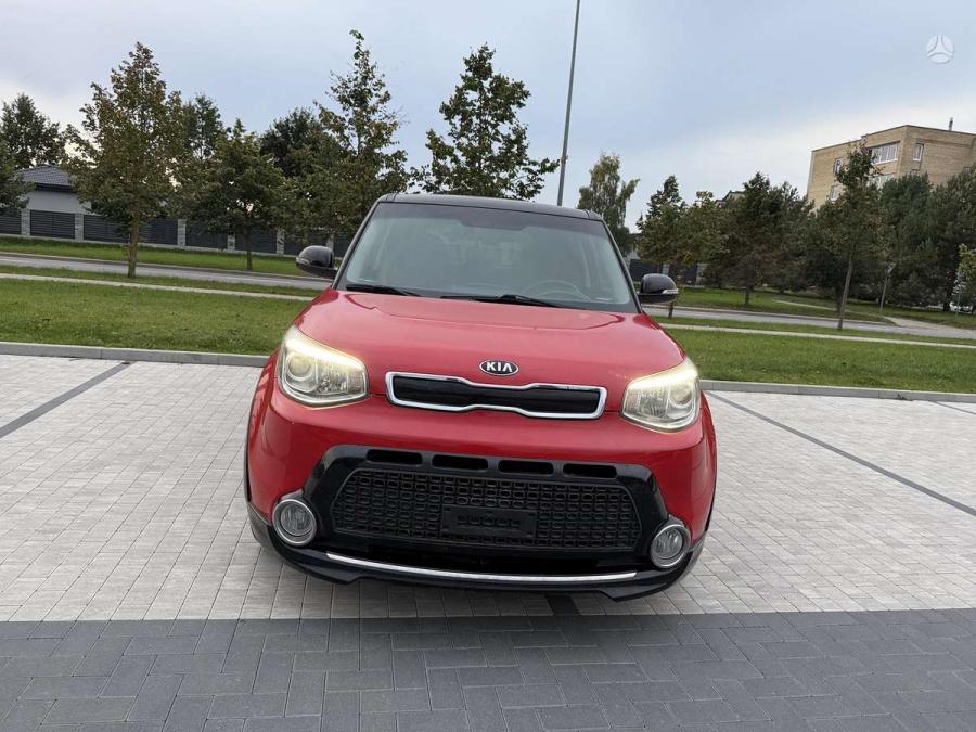 Red Kia Soul 2014 in Siauliai, with an engine capacity of 1.58 L and mileage of 270 thousand km for 5550 €, photo 3 on AUTOMOTO.COM.LV