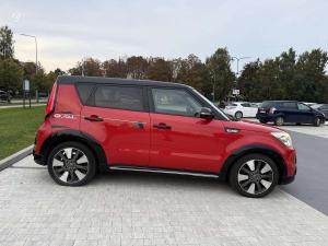 Red Kia Soul 2014 in Siauliai, with an engine capacity of 1.58 L and mileage of 270 thousand km for 5550 €, photo 5 on AUTOMOTO.COM.LV