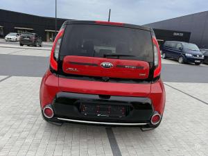 Red Kia Soul 2014 in Siauliai, with an engine capacity of 1.58 L and mileage of 270 thousand km for 5550 €, photo 7 on AUTOMOTO.COM.LV
