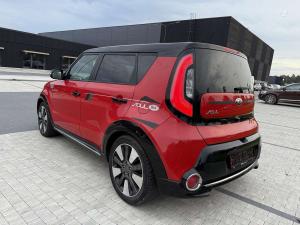 Red Kia Soul 2014 in Siauliai, with an engine capacity of 1.58 L and mileage of 270 thousand km for 5550 €, photo 9 on AUTOMOTO.COM.LV