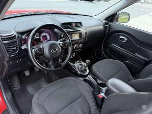 Red Kia Soul 2014 in Siauliai, with an engine capacity of 1.58 L and mileage of 270 thousand km for 5550 €, photo 11 on AUTOMOTO.COM.LV