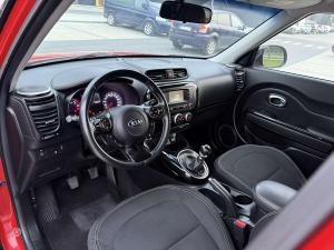 Red Kia Soul 2014 in Siauliai, with an engine capacity of 1.58 L and mileage of 270 thousand km for 5550 €, photo 12 on AUTOMOTO.COM.LV