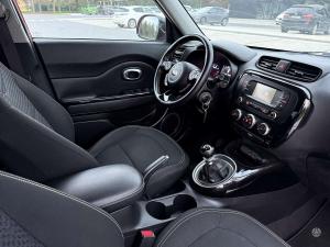 Red Kia Soul 2014 in Siauliai, with an engine capacity of 1.58 L and mileage of 270 thousand km for 5550 €, photo 14 on AUTOMOTO.COM.LV