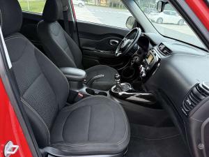 Red Kia Soul 2014 in Siauliai, with an engine capacity of 1.58 L and mileage of 270 thousand km for 5550 €, photo 15 on AUTOMOTO.COM.LV