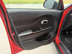 Red Kia Soul 2014 in Siauliai, with an engine capacity of 1.58 L and mileage of 270 thousand km for 5550 €, photo 19 on AUTOMOTO.COM.LV