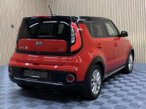 Red Kia Soul 2017 in Marijampole, with an engine capacity of 1.58 L and mileage of 185 thousand km for 10500 €, photo 8 on AUTOMOTO.COM.LV