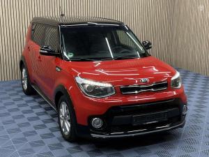 Red Kia Soul 2017 in Marijampole, with an engine capacity of 1.58 L and mileage of 185 thousand km for 10500 €, photo 9 on AUTOMOTO.COM.LV