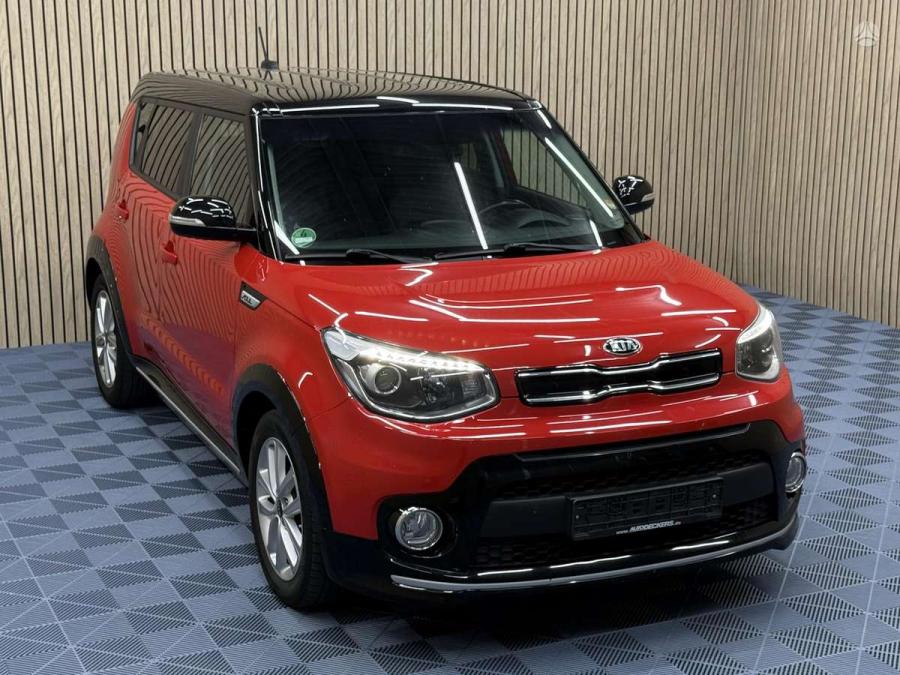 Red Kia Soul 2017 in Marijampole, with an engine capacity of 1.58 L and mileage of 185 thousand km for 10500 €, photo 9 on AUTOMOTO.COM.LV