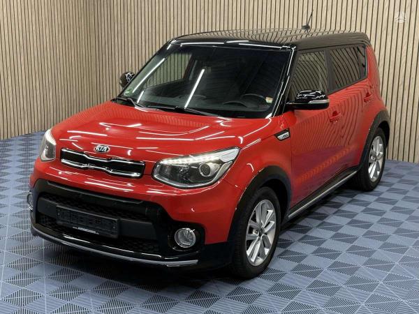 Red Kia Soul 2017 in Marijampole, with an engine capacity of 1.58 L and mileage of 185 thousand km for 10500 €, photo 9 on AUTOMOTO.COM.LV