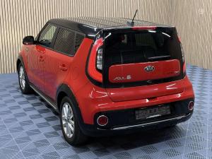 Red Kia Soul 2017 in Marijampole, with an engine capacity of 1.58 L and mileage of 185 thousand km for 10500 €, photo 11 on AUTOMOTO.COM.LV